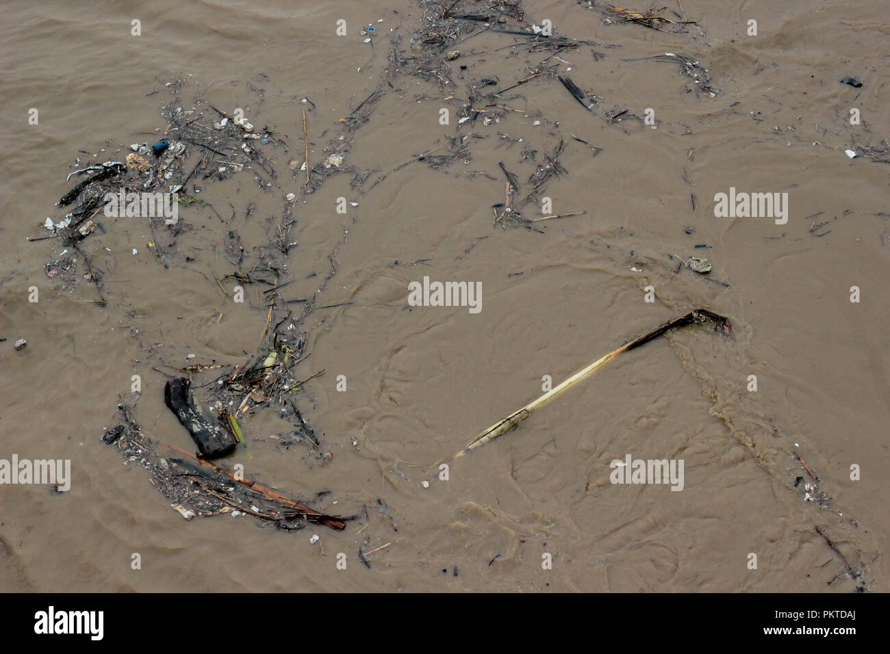 Manila, NCR, Philippines. 15th Sep, 2018. Tons of garbage floating on ...