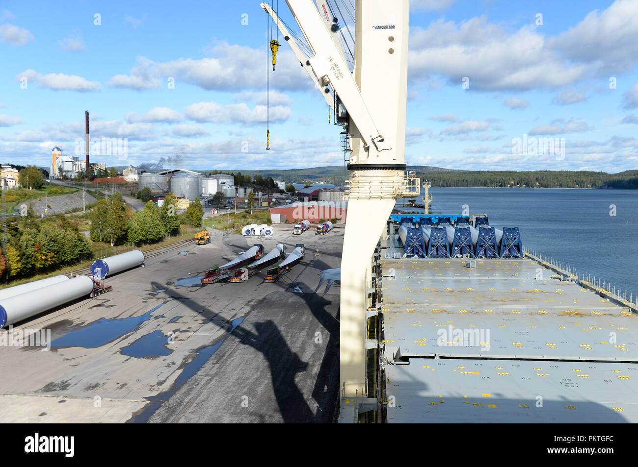 Chinese cargo ship tian en hi-res stock photography and images - Alamy