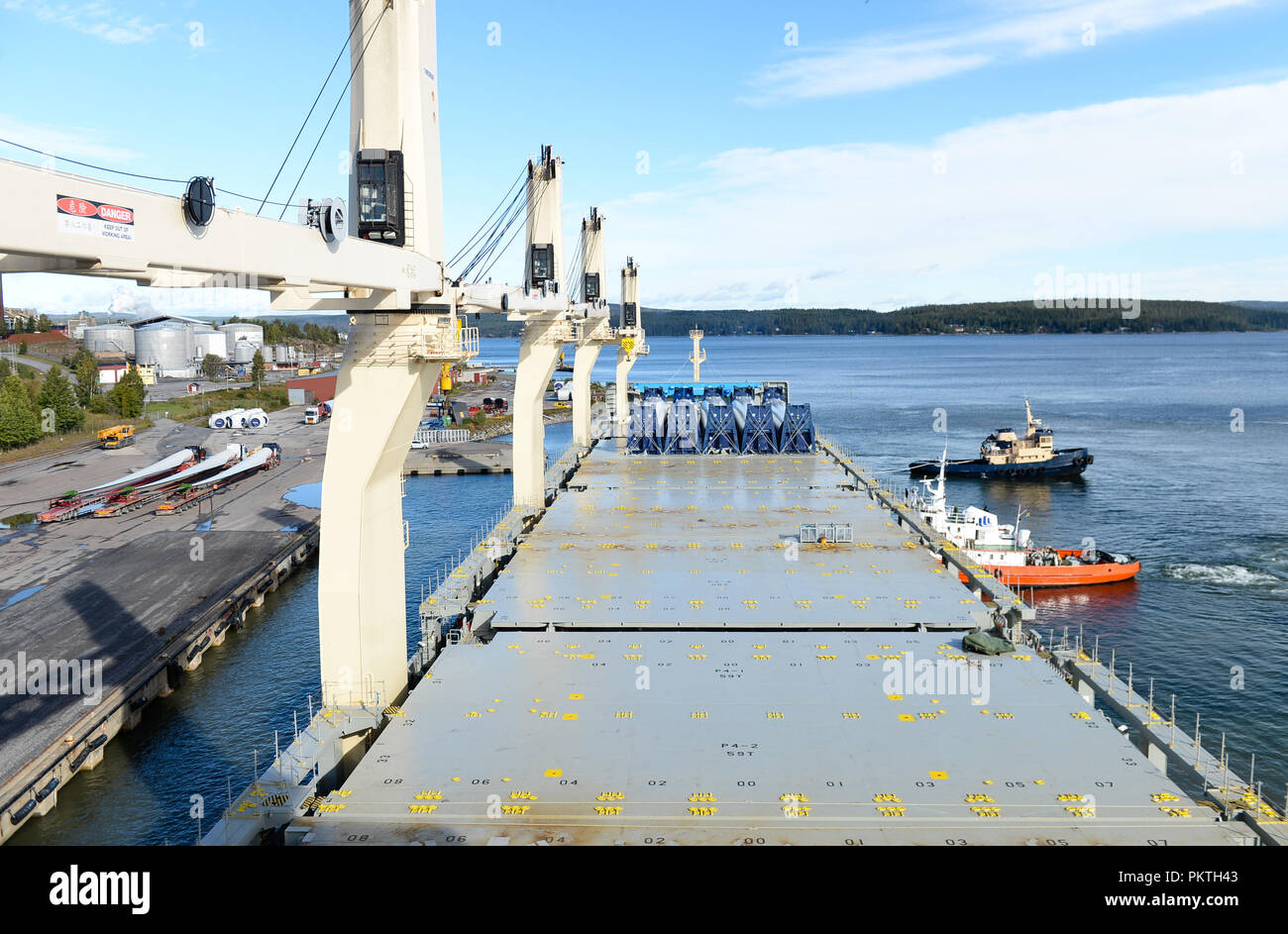 Chinese cargo ship tian en hi-res stock photography and images - Alamy