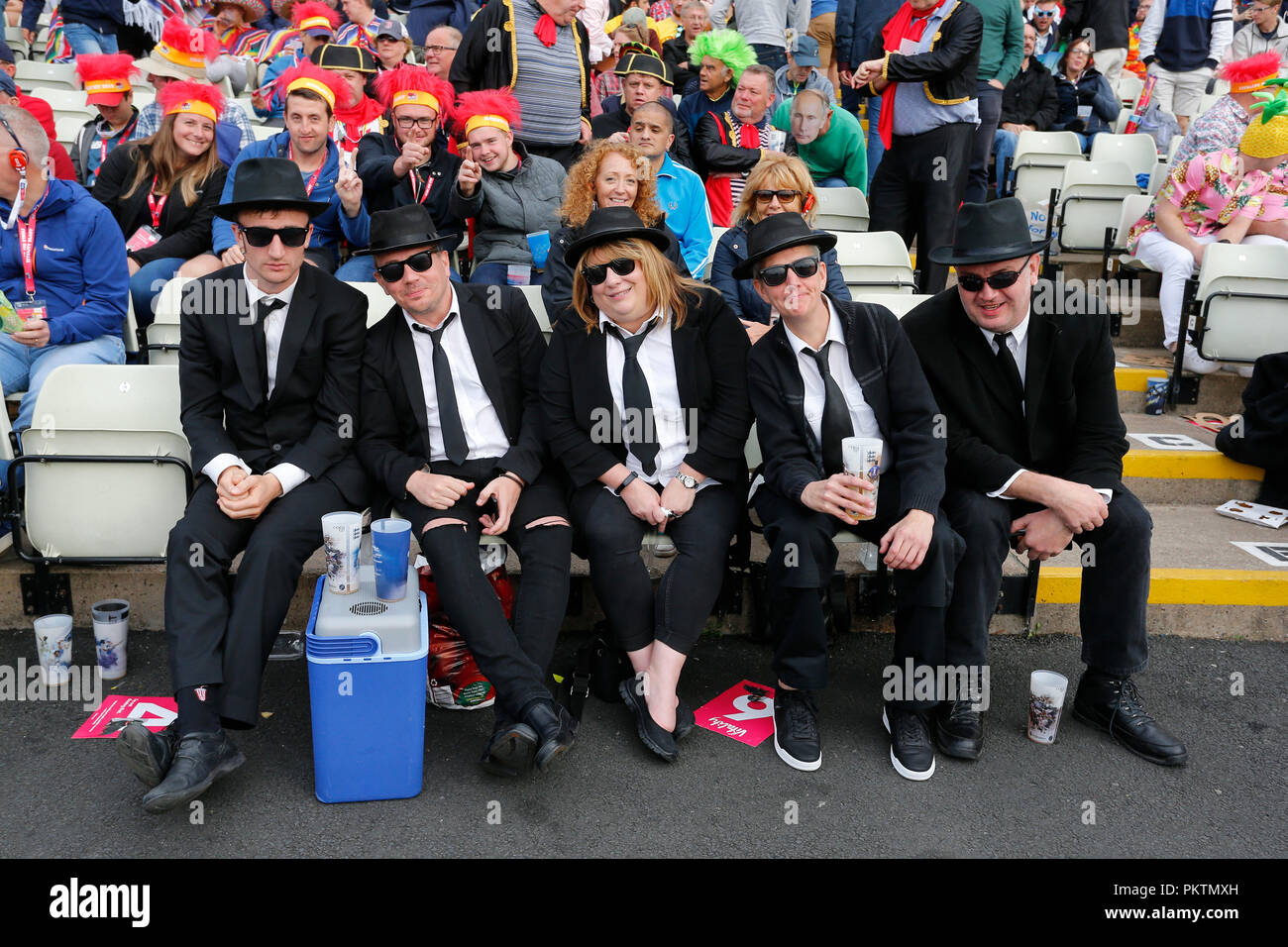 Cricket fans fancy dress hi-res stock photography and images - Alamy