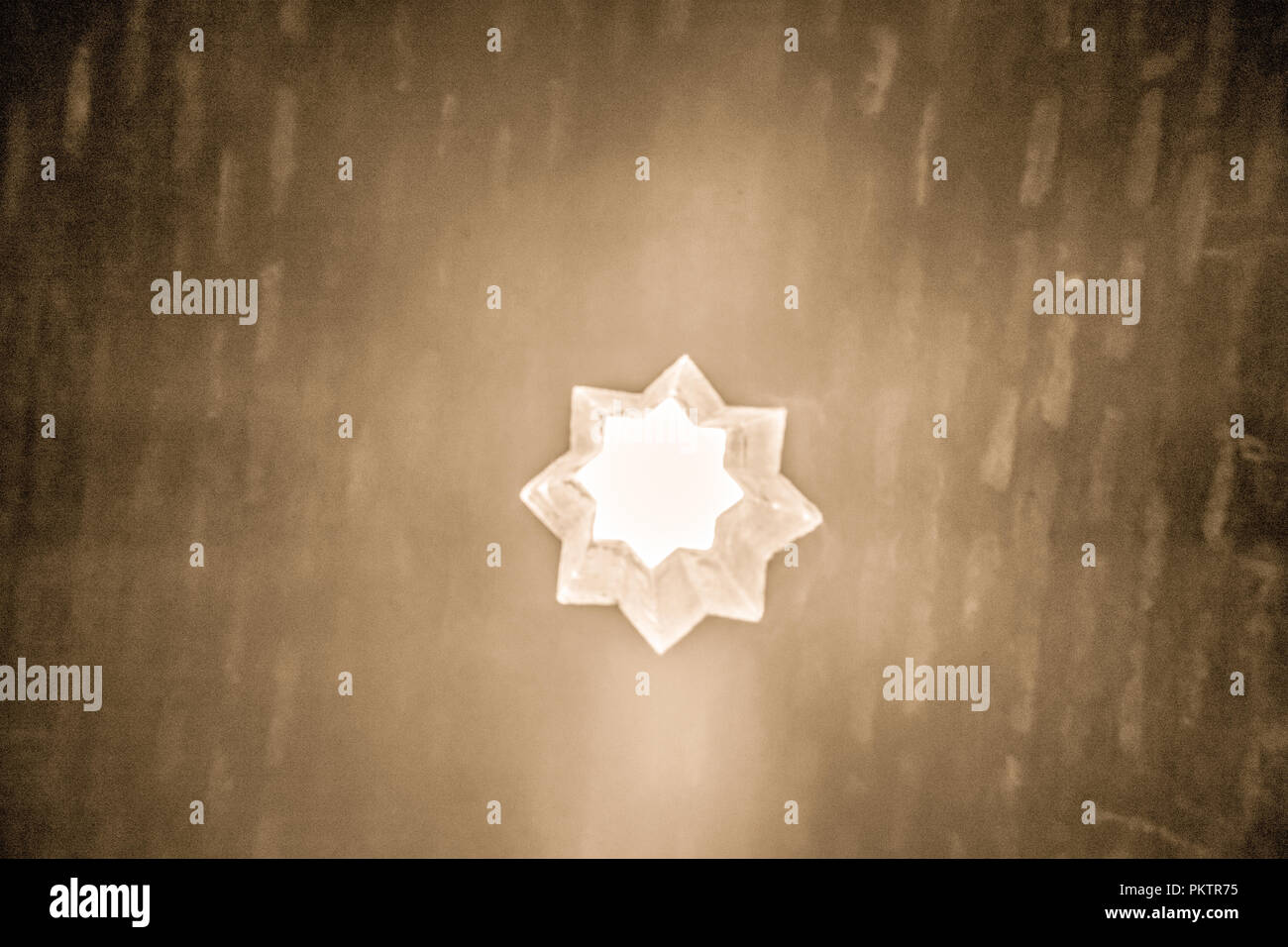 Granada ceiling alhambra star hi-res stock photography and images - Alamy