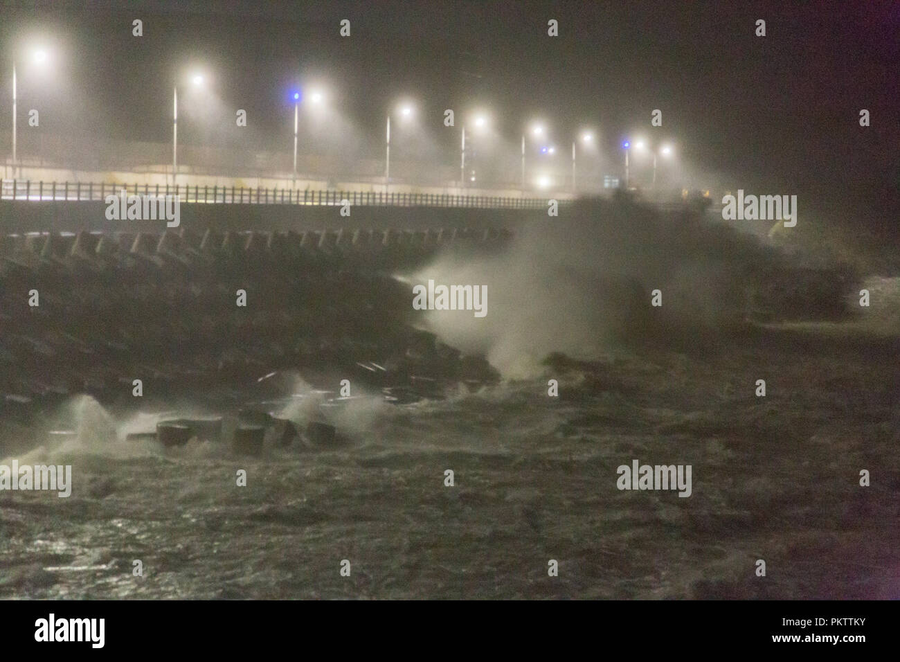 Ocean waves tsunami hurricane typhoon hi-res stock photography and ...
