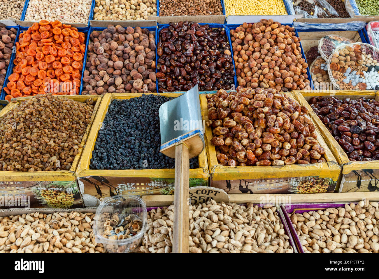 Shops in the famous Osh Bazaar in Bishkek, Kyrgyzstan Stock Photo - Alamy