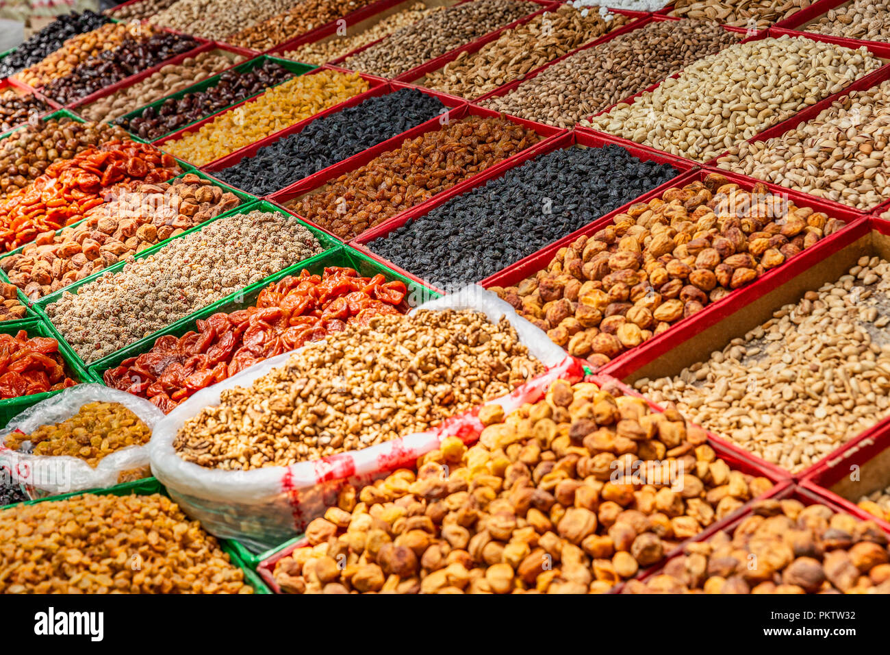 Shops in the famous Osh Bazaar in Bishkek, Kyrgyzstan Stock Photo - Alamy