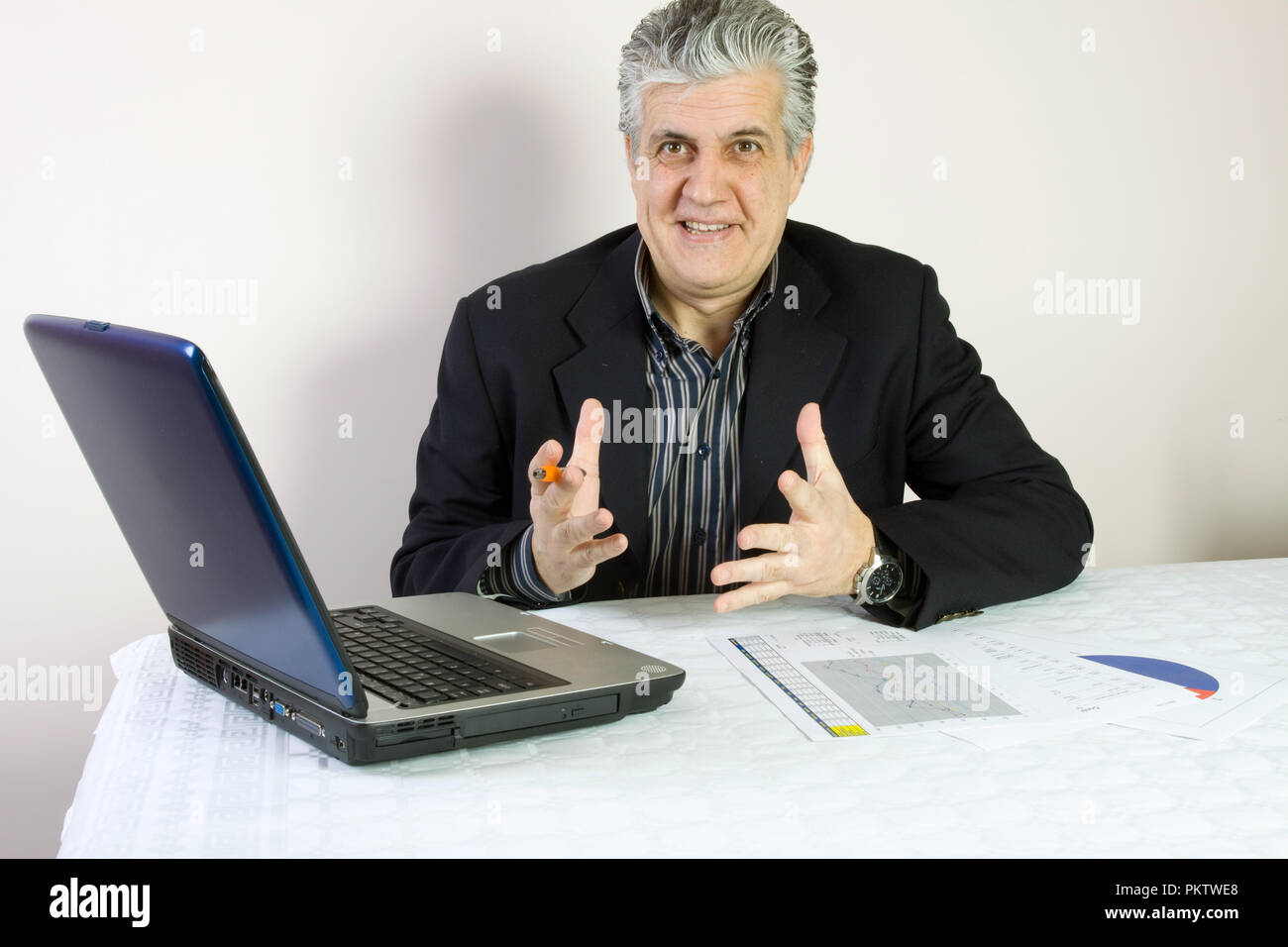 Hand written report man hi-res stock photography and images - Alamy