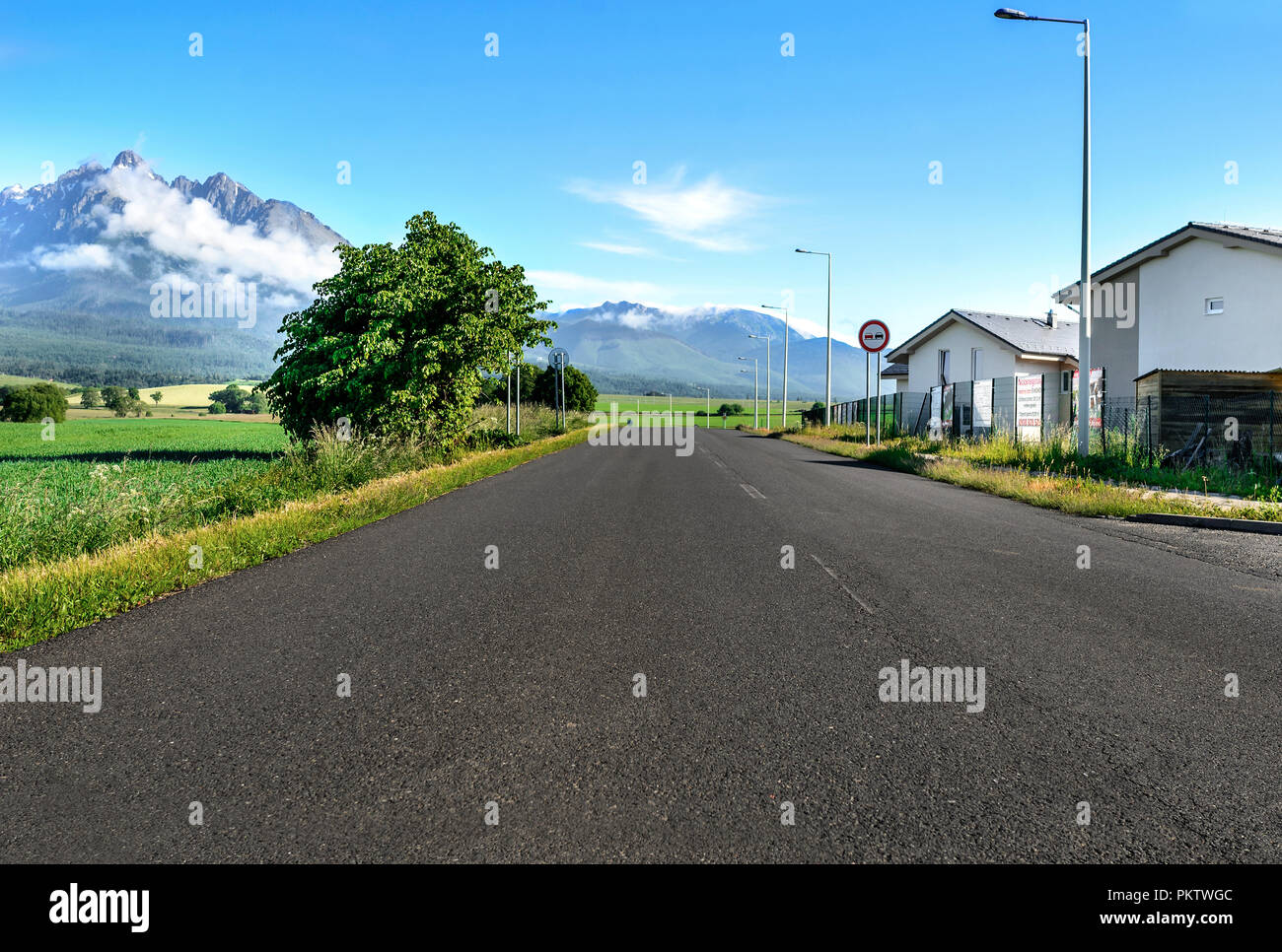 Asphalt road to the Tatra Mountains, Slovakia Stock Photo - Alamy