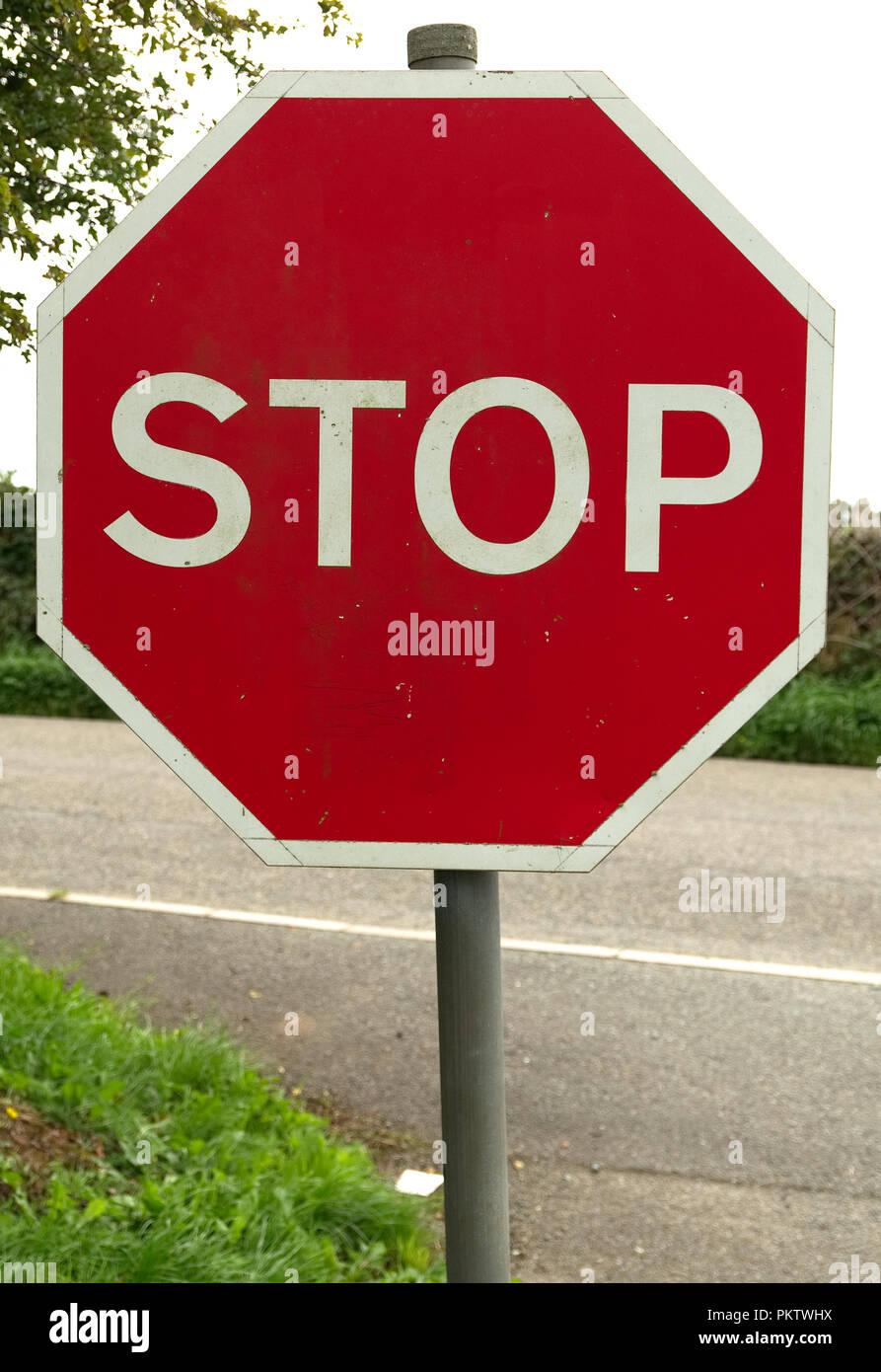 Hexagonal stop sign hi-res stock photography and images - Alamy
