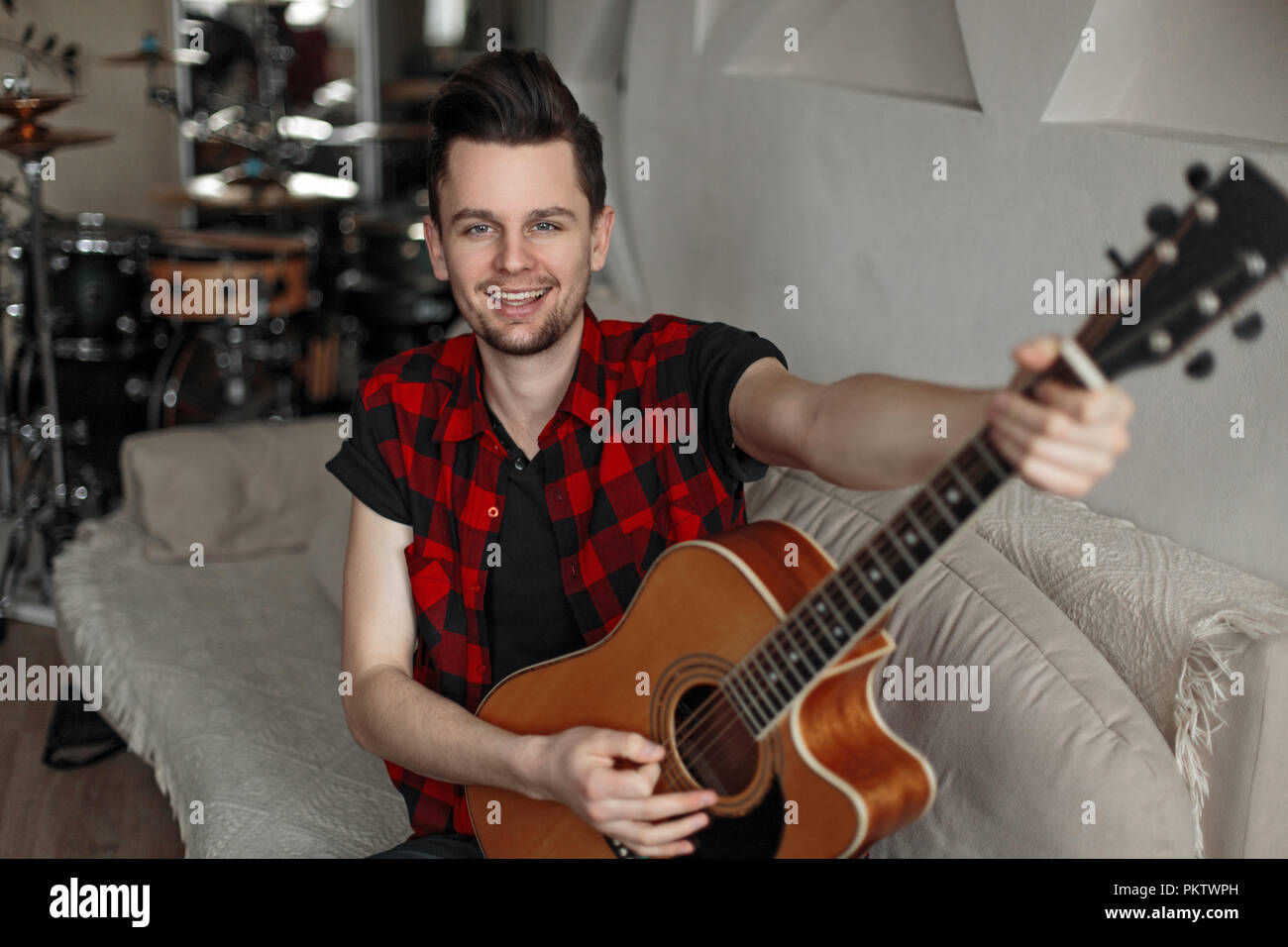 Man with a smile hi-res stock photography and images - Alamy