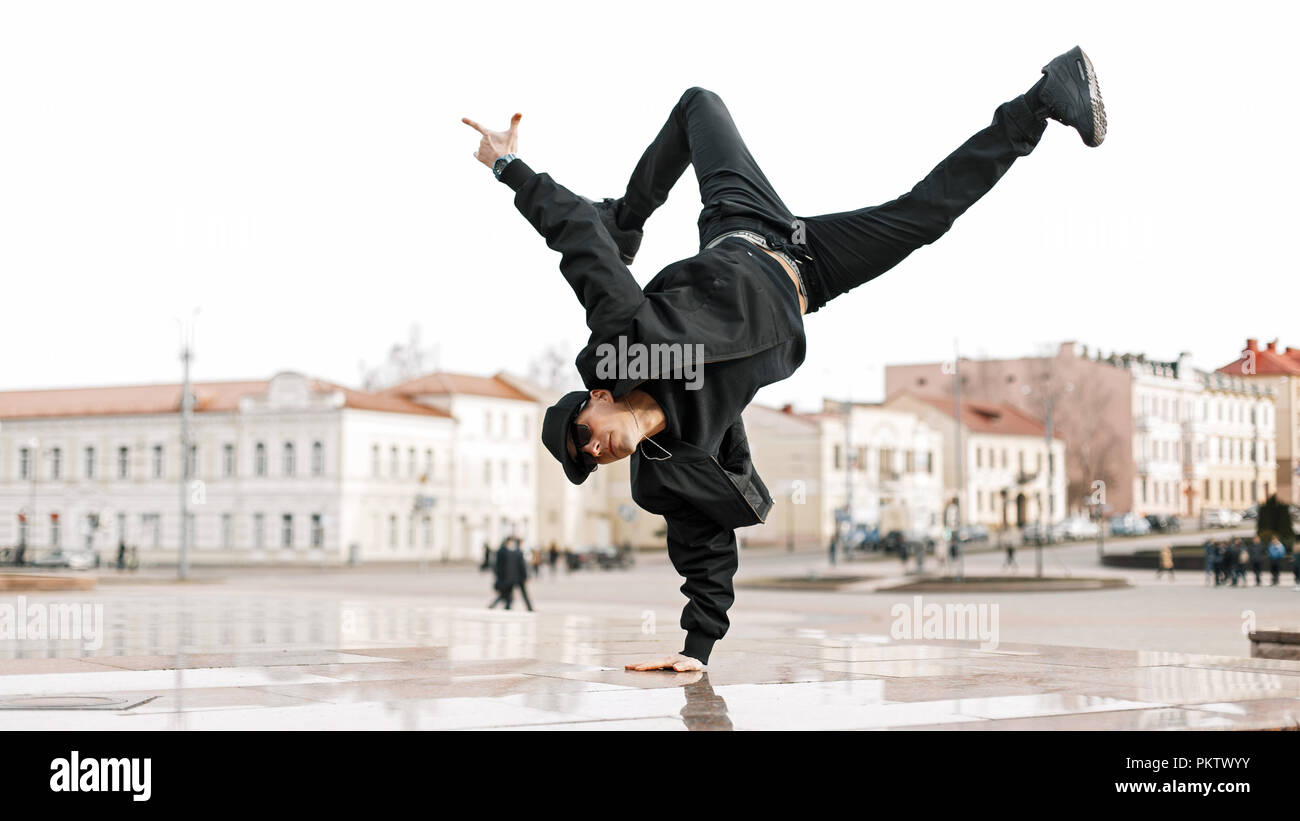 Handsome young dancer male dancer performs in the city Stock Photo - Alamy