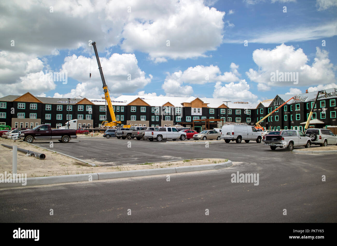 American building construction workers hi-res stock photography and ...