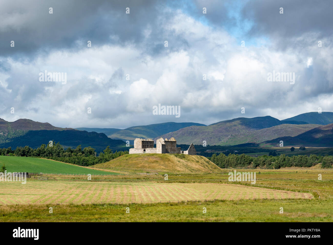 Ruthven barracks hi-res stock photography and images - Alamy