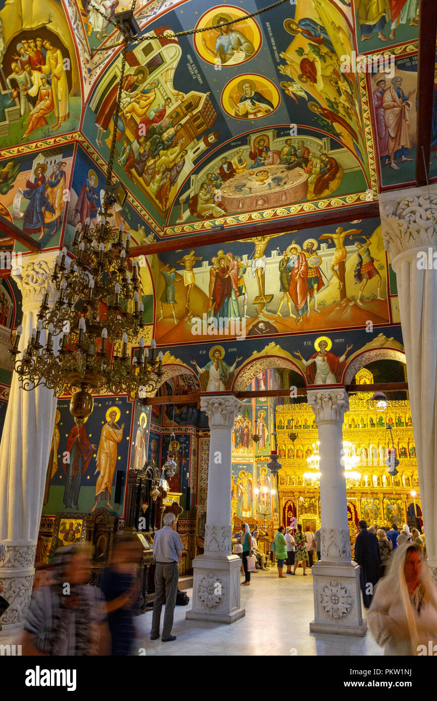 The stunning interior of New St. George Church in Bucharest, Romania ...