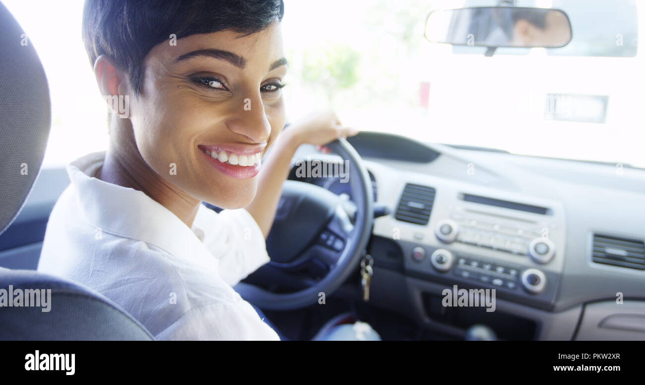 African woman stuck in traffic texting on phone Stock Photo - Alamy