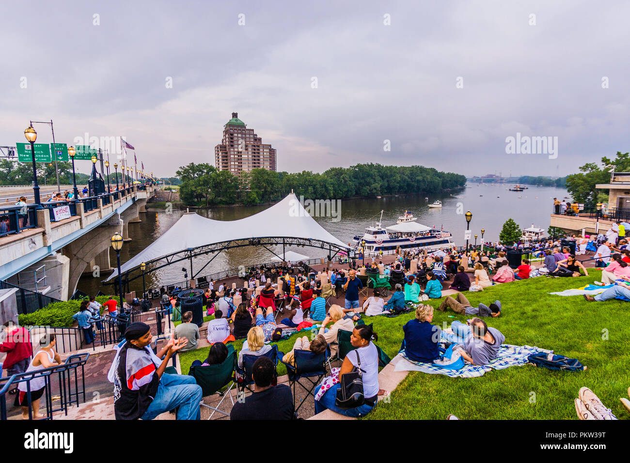 Forth of July Fireworks Mortensen Riverfront Plaza Hartford ...