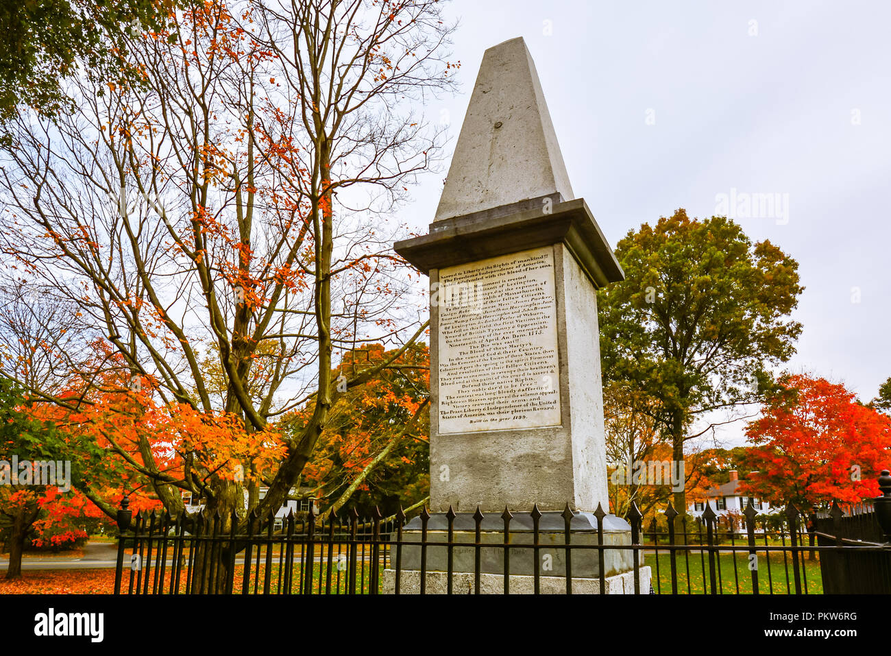 Revolutionary Monument - commemorates the opening shots of the were ...