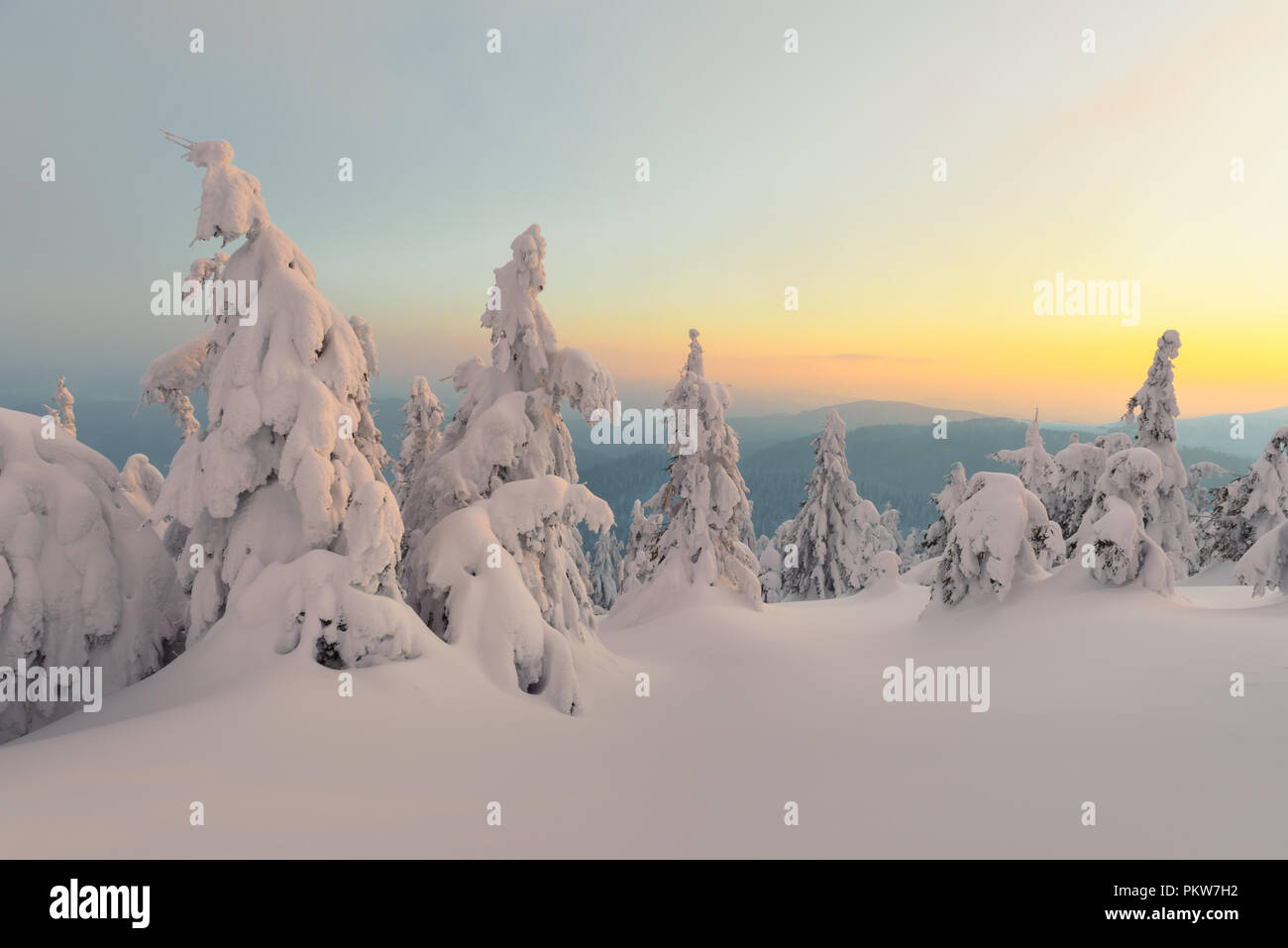 Beautiful winter landscape scene hi-res stock photography and images ...