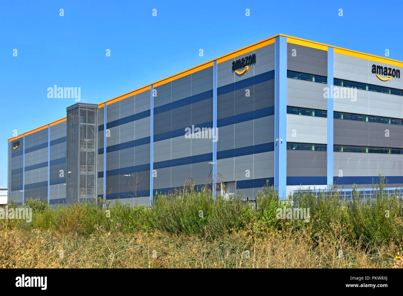 Amazon warehouse hi-res stock photography and images - Alamy