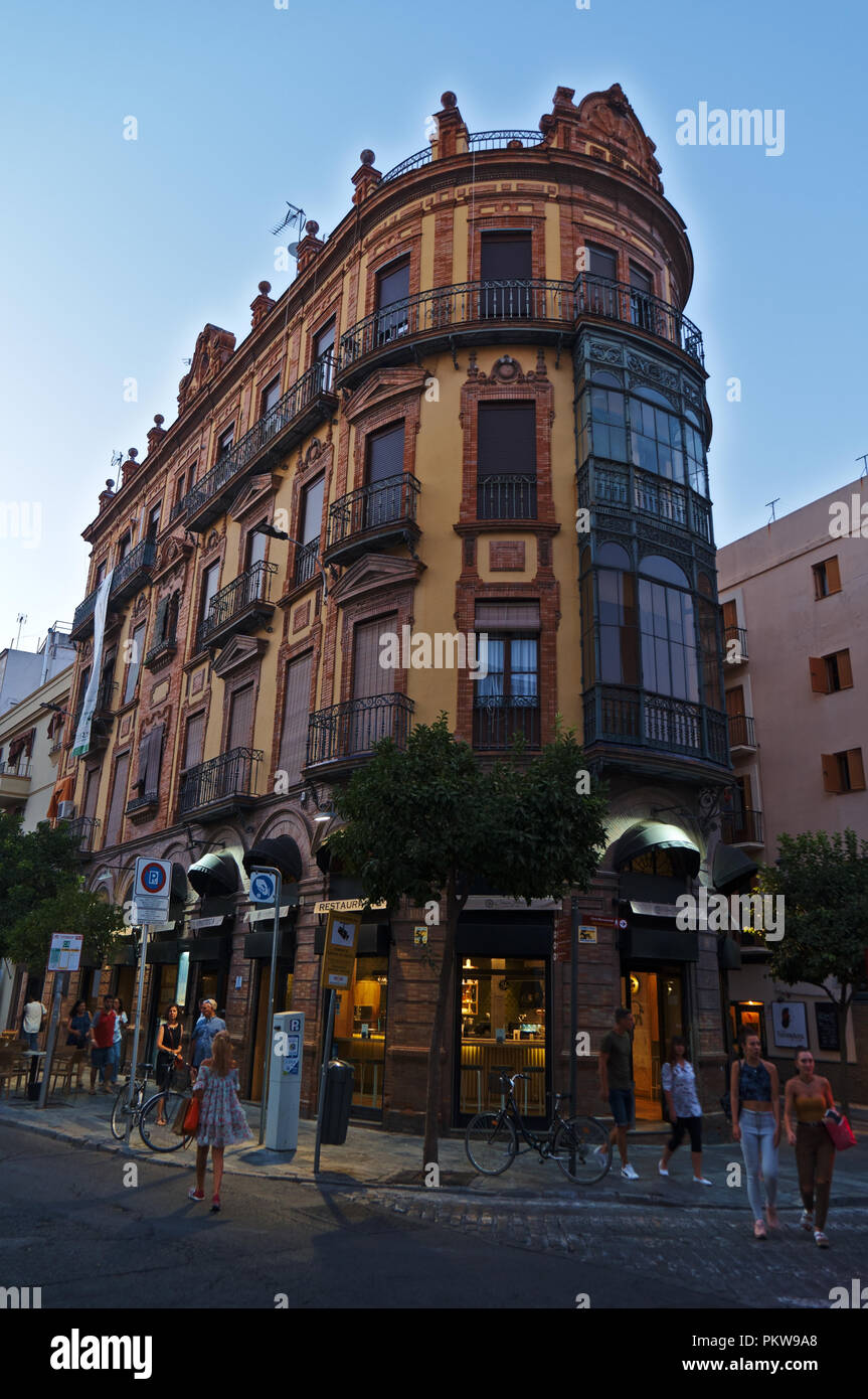 Streets of seville hi-res stock photography and images - Alamy