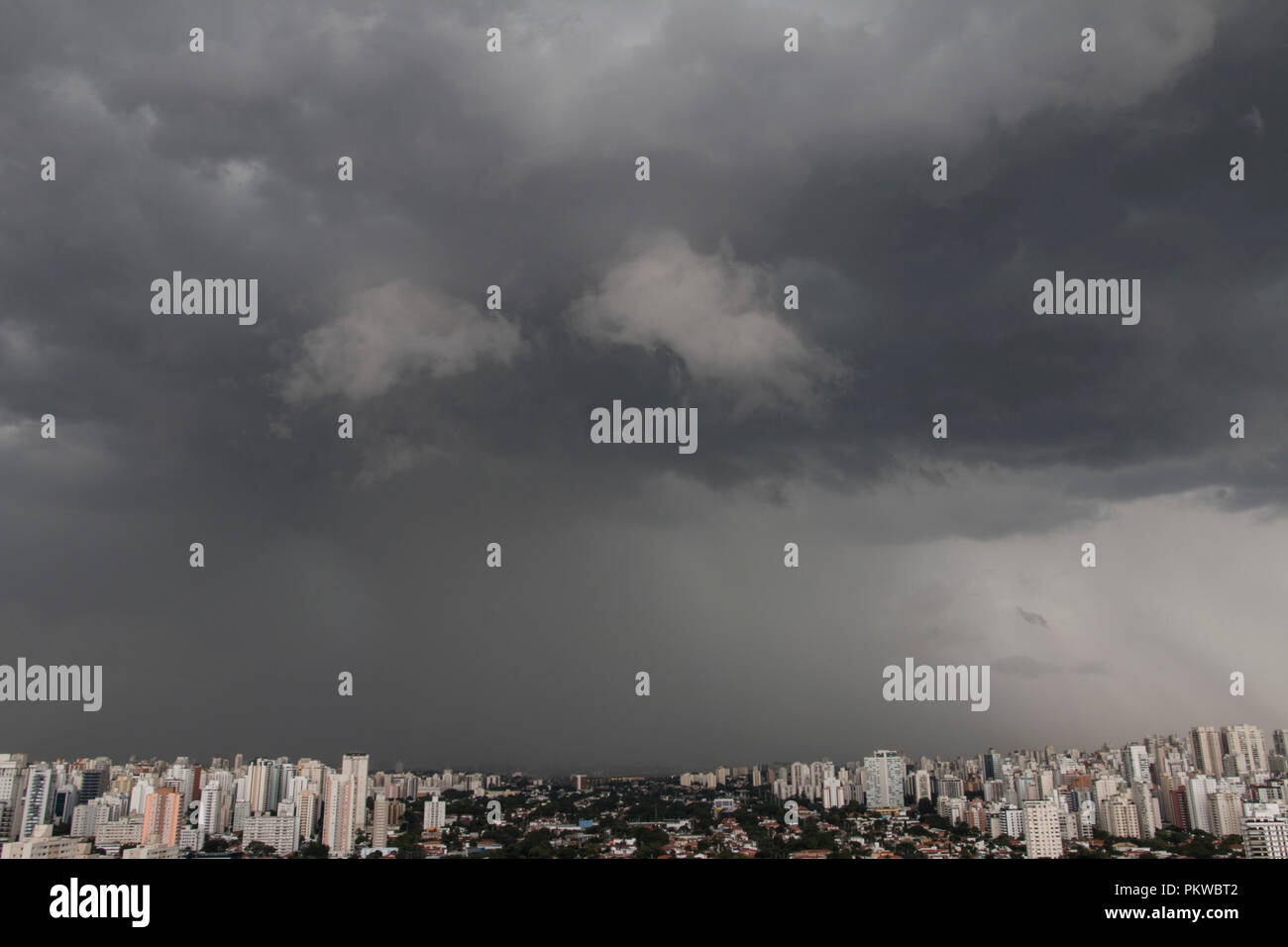 Strong rains hi-res stock photography and images - Alamy