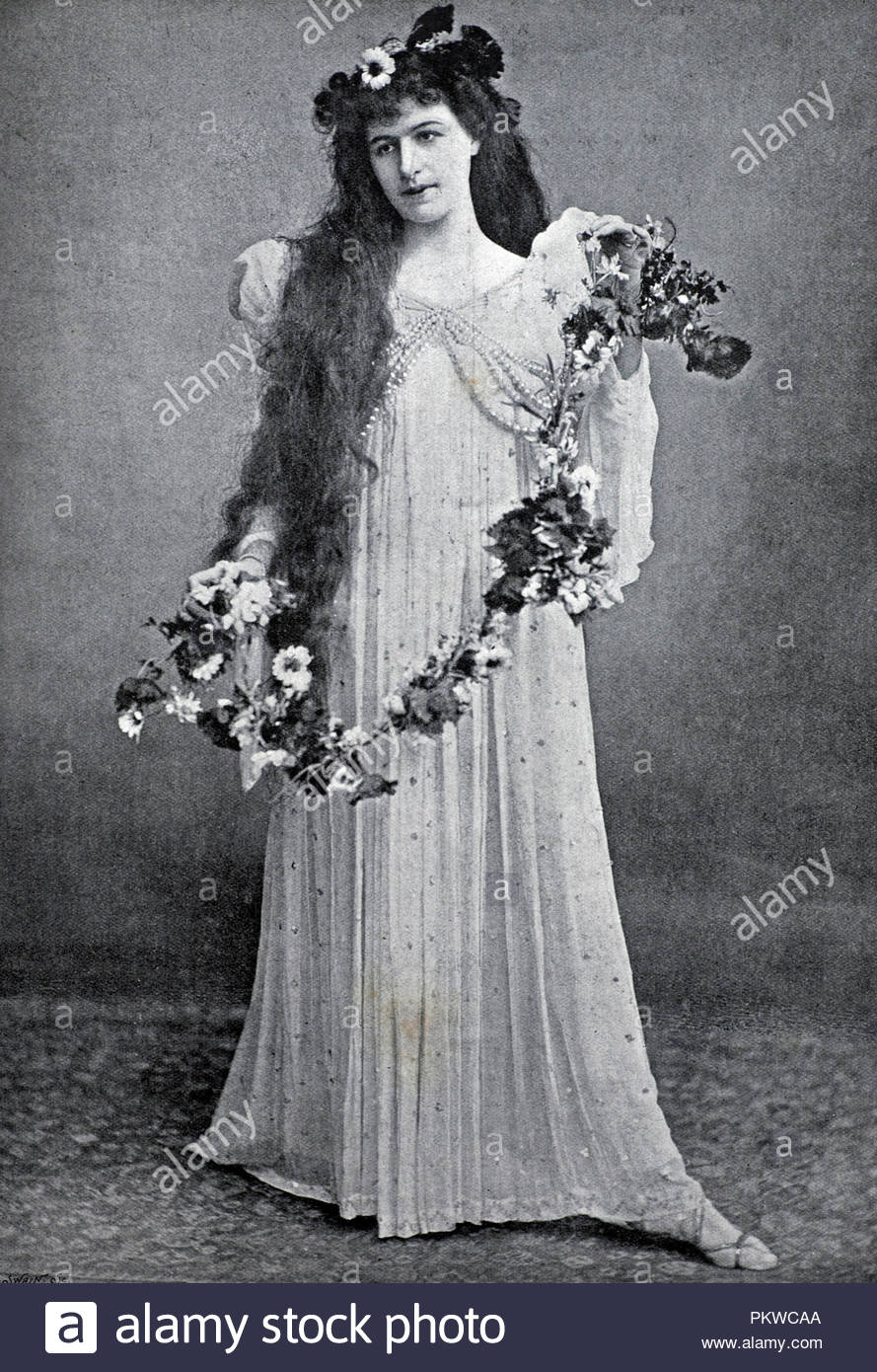Victorian edwardian actress singer hi-res stock photography and images ...