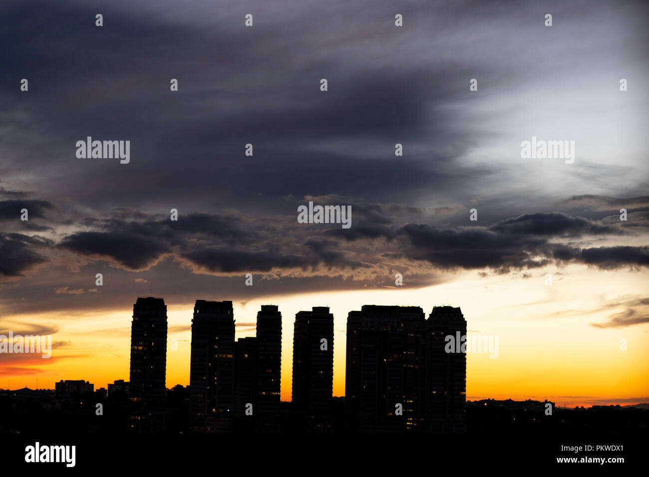 Building silhouette são paulo hi-res stock photography and images - Alamy