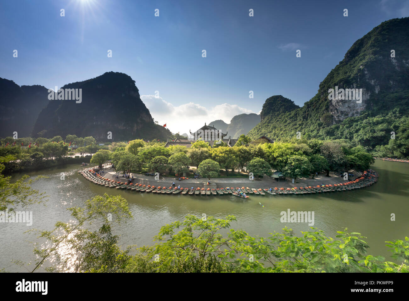 Floating field station hi-res stock photography and images - Alamy