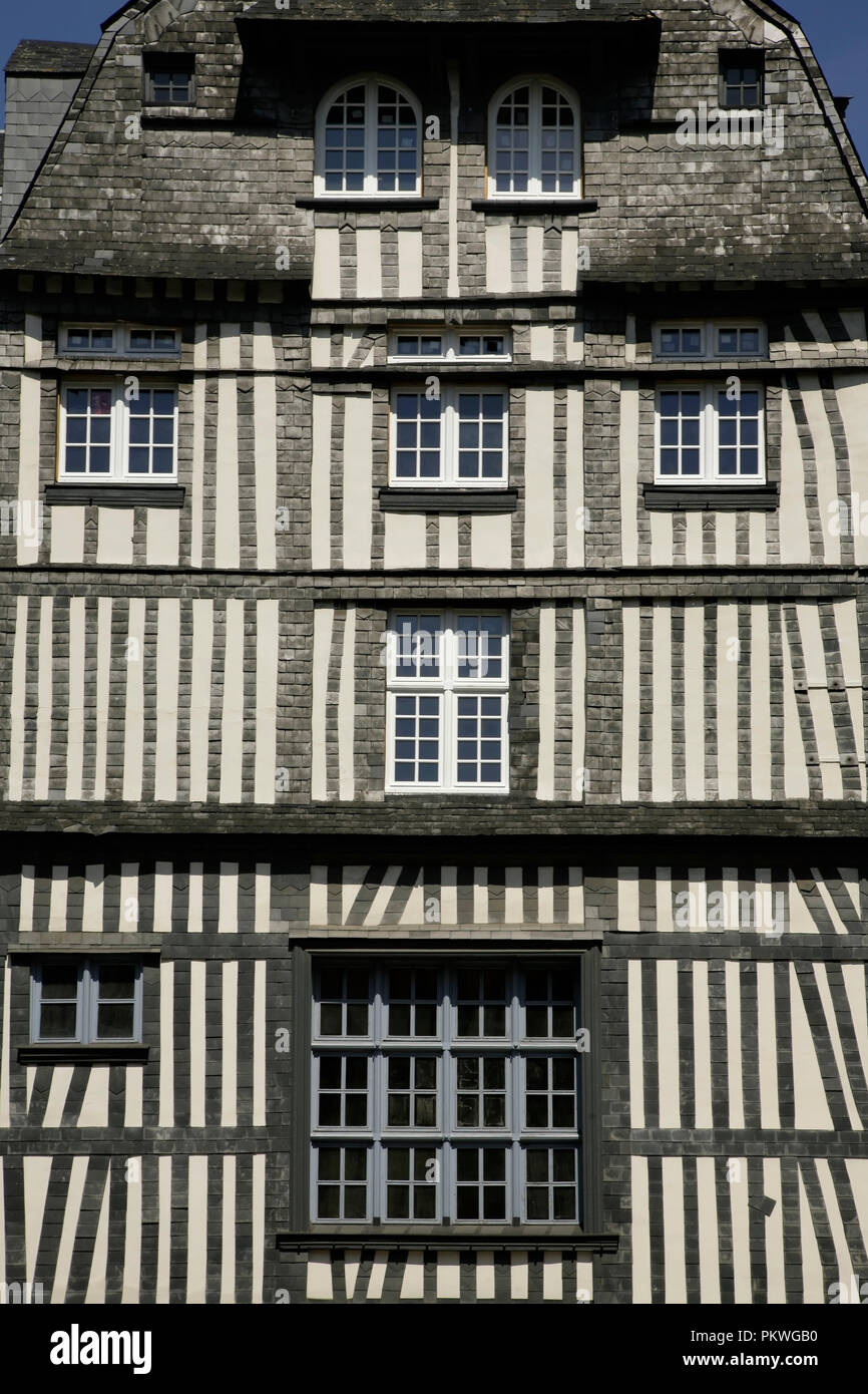 Black white striped building hi-res stock photography and images - Alamy