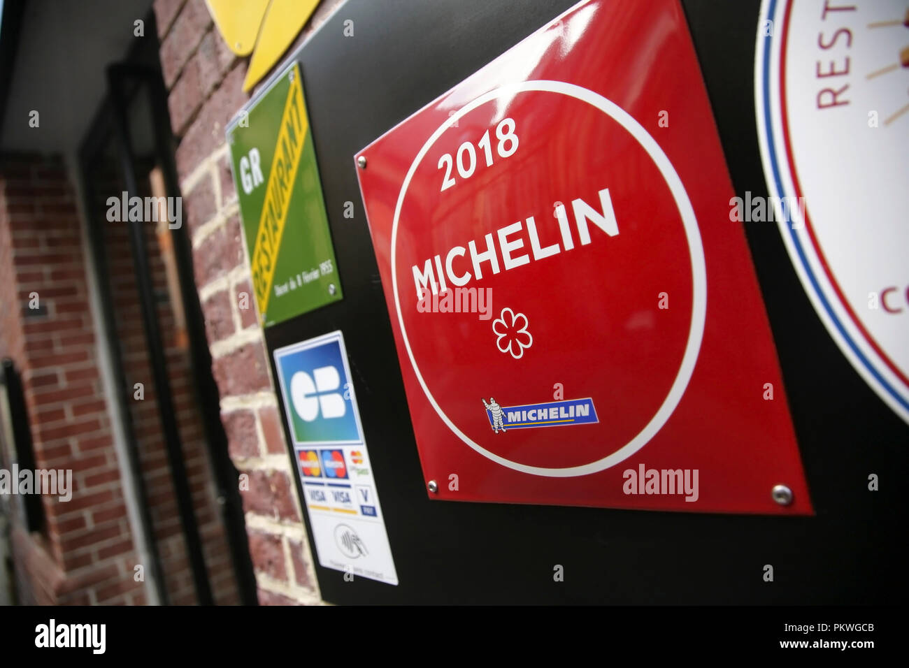 Michelin star sign hi-res stock photography and images - Alamy