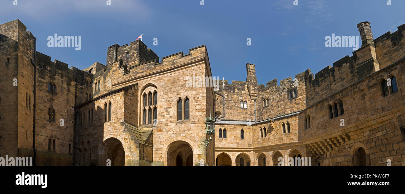 Alnwick castle courtyard alnwick northumberland hi-res stock ...