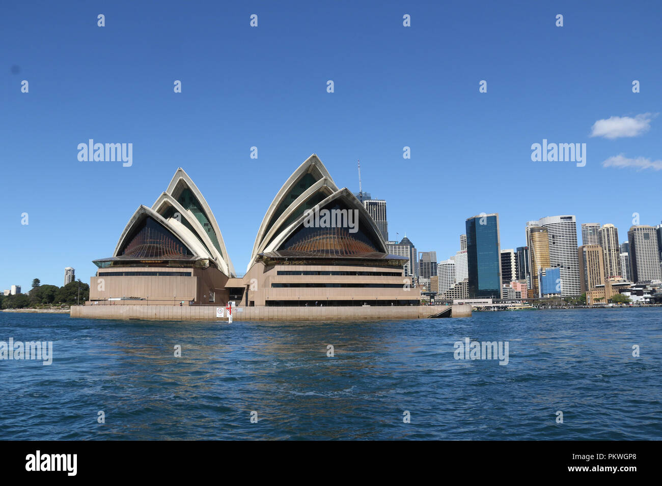 Sydney Opera House and buildings of the central business district ...