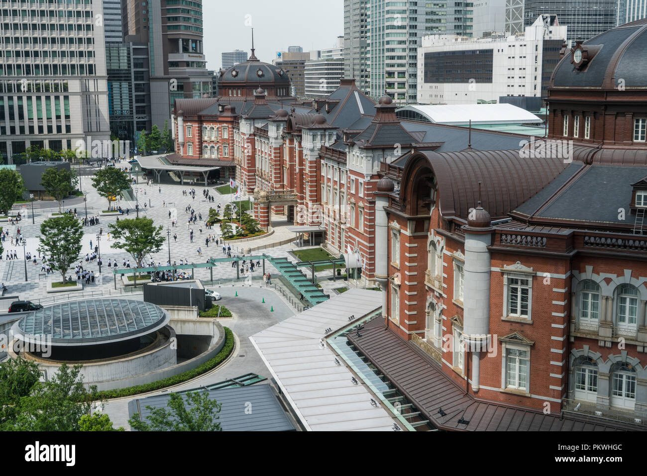 TOKYO, JAPAN - 25/05/2018: The old Tokyo Station building at sunny ...