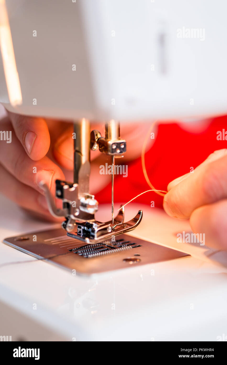 Inserting needle hi-res stock photography and images - Alamy