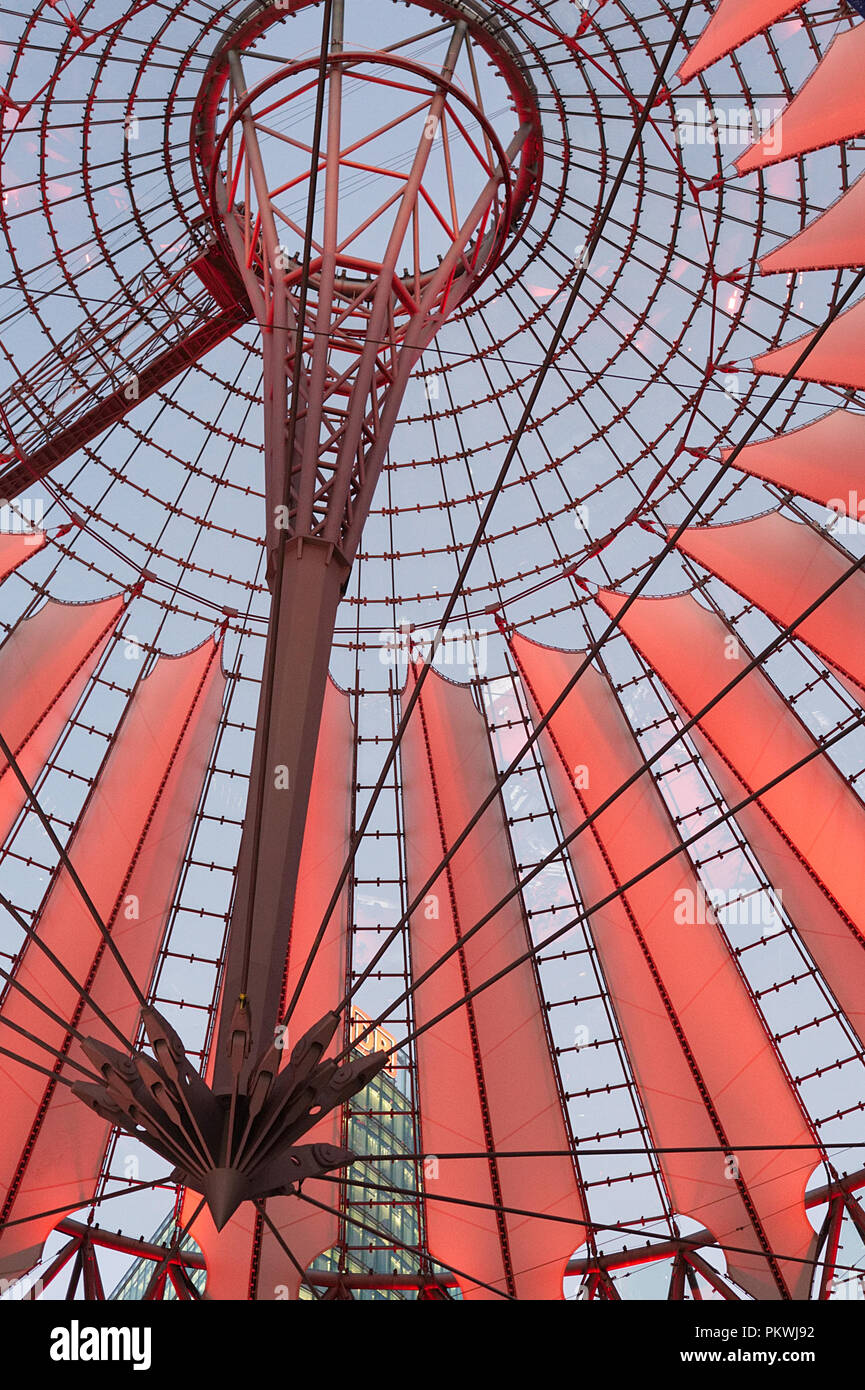 Elliptical buildings hi-res stock photography and images - Alamy