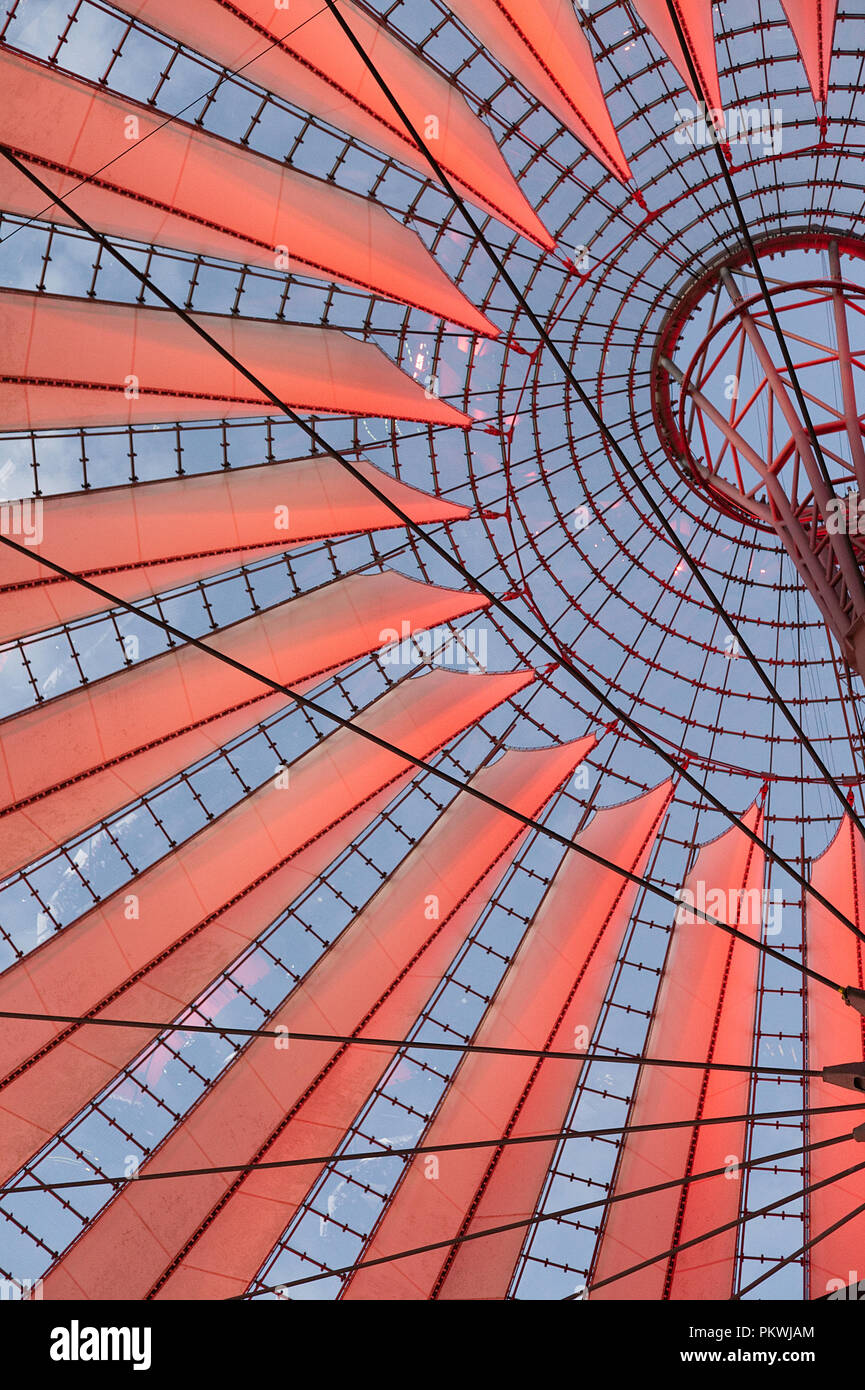 Elliptical structure hi-res stock photography and images - Alamy