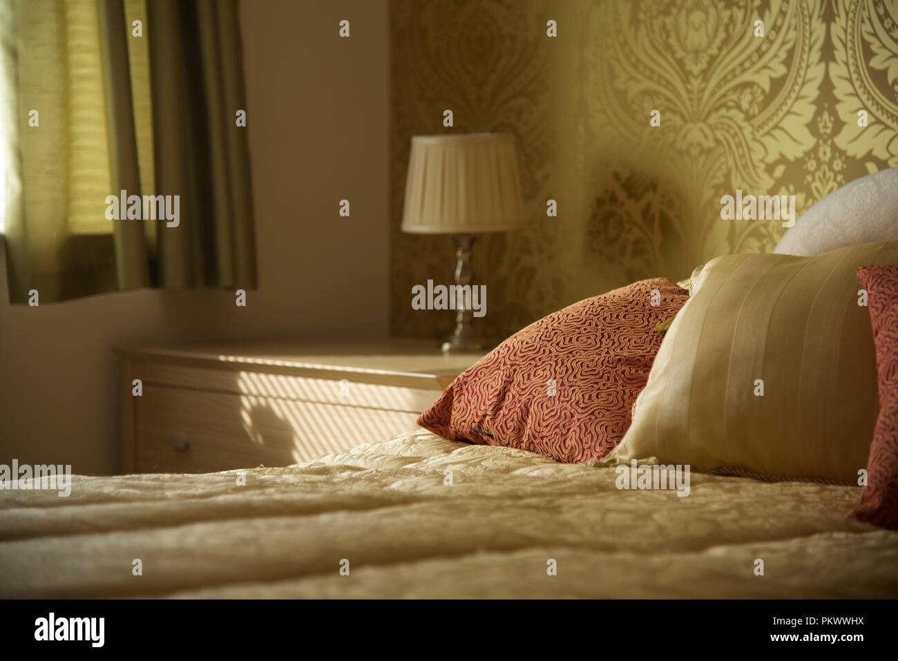 Colourful wallpaper bedroom hi-res stock photography and images - Alamy