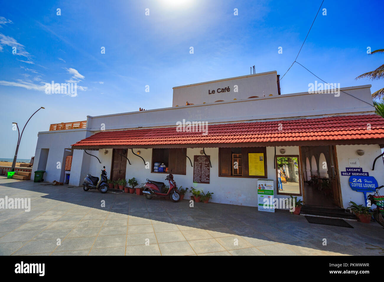 Le Café - the famous cafe at Pondicherry beach road Stock Photo - Alamy
