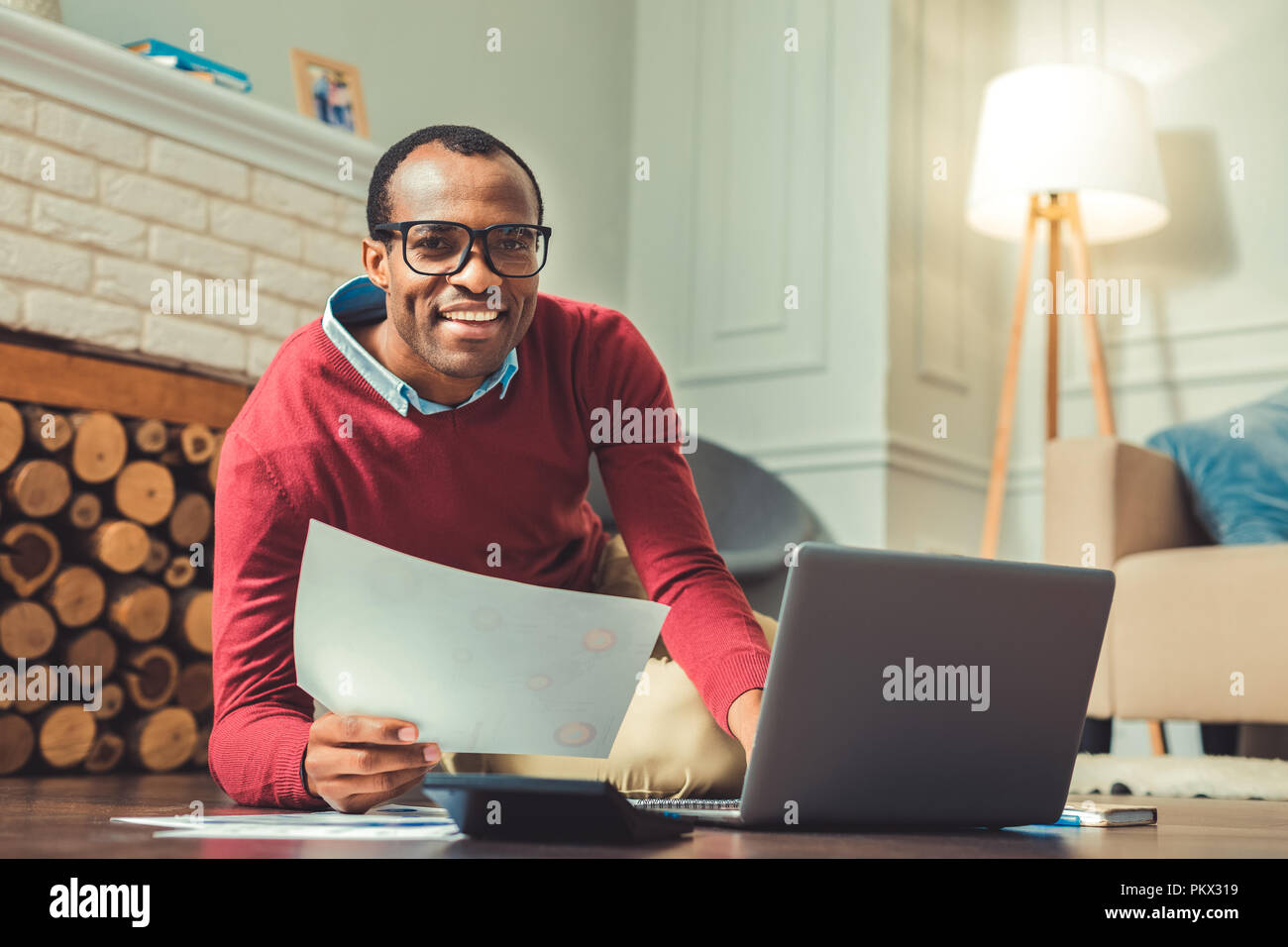 Employee checking data hi-res stock photography and images - Alamy