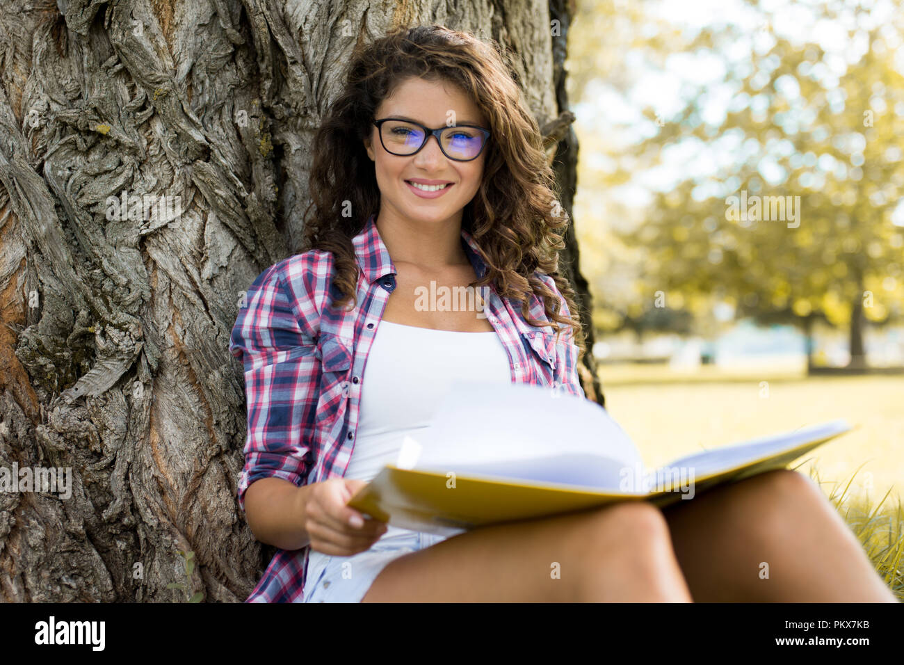 Student girl studying in the campus Stock Photo - Alamy