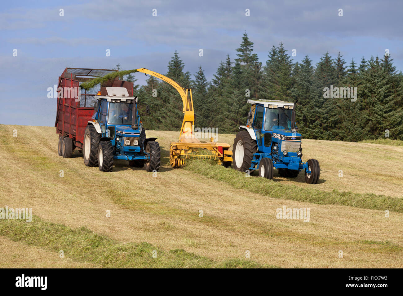 1986 Ford 7710 force 2 tractor + New Holland 525 chopper + 1991 Ford ...