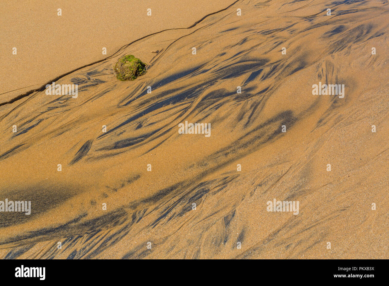 Flowing sand hi-res stock photography and images - Alamy