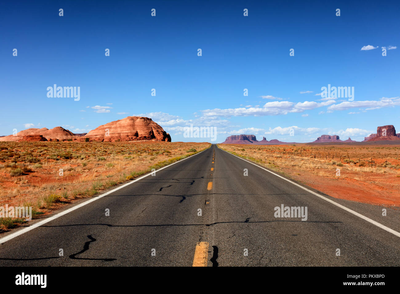 Long highway through Utah to the Grand Canyon Stock Photo - Alamy
