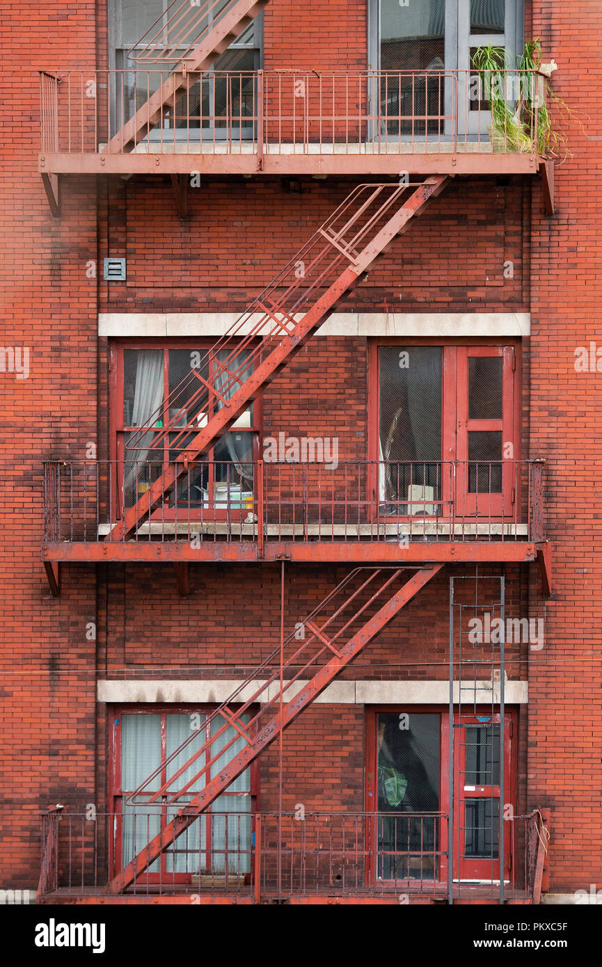 Old tenement building nyc hi-res stock photography and images - Alamy
