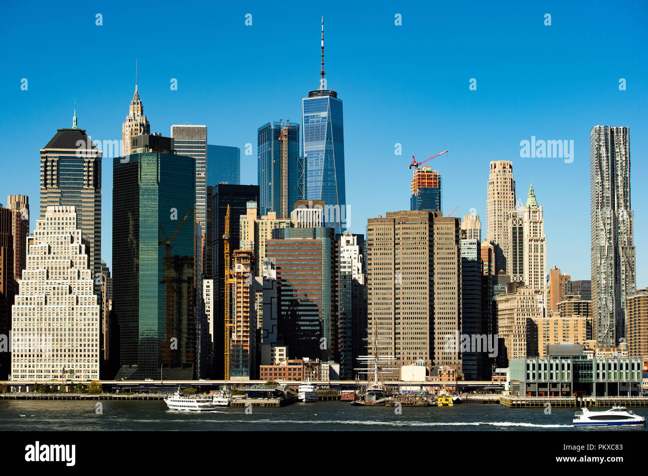 Amazing view of the Manhattan skyline seen from the Brooklyn Bridge ...