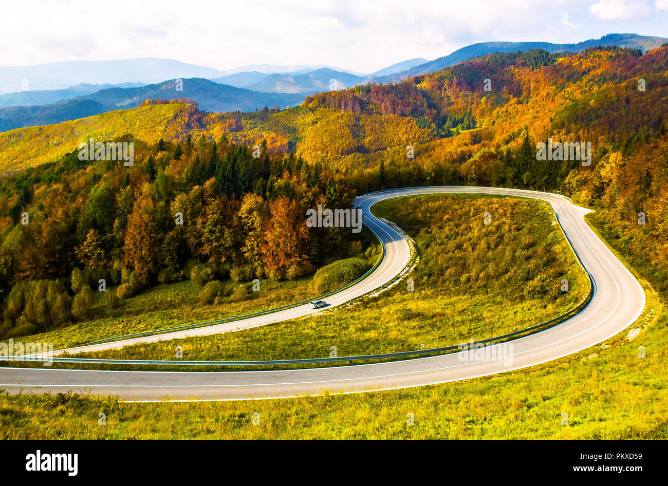 Curves landscapes hi-res stock photography and images - Alamy