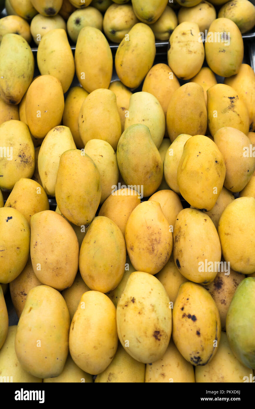 Ripe mangoes are sold at the market Stock Photo - Alamy