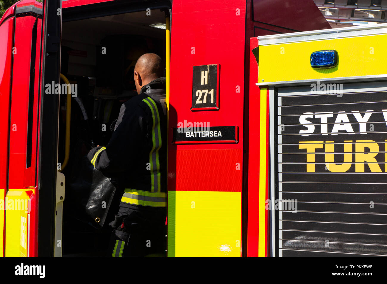 London fire brigade lfb firefighters hi-res stock photography and ...
