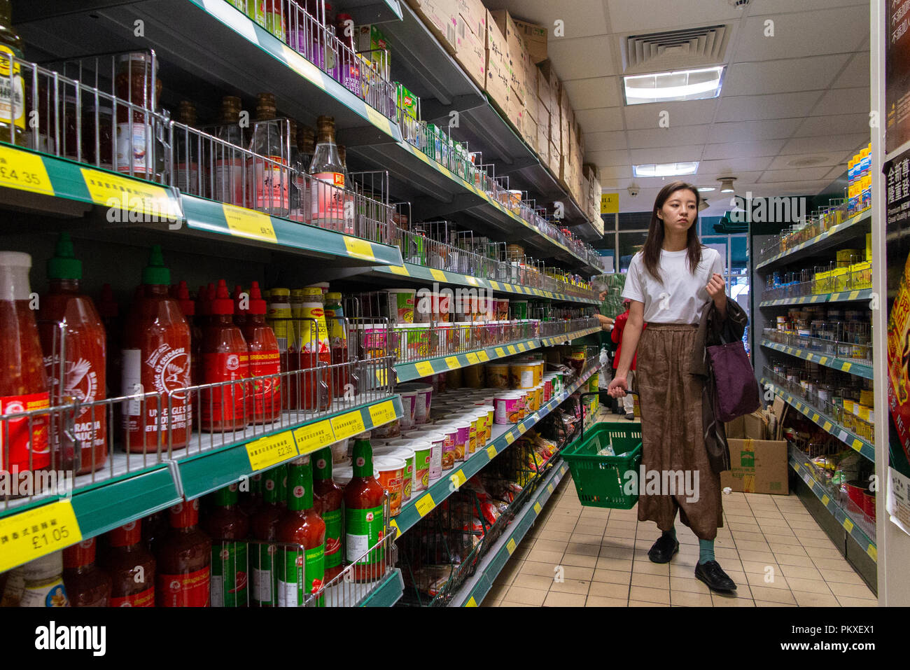Chinese supermarket aisle hi-res stock photography and images - Alamy