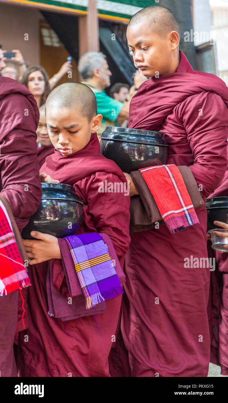 Traditional monk feeding in Amarapura, Myanmar Stock Photo - Alamy