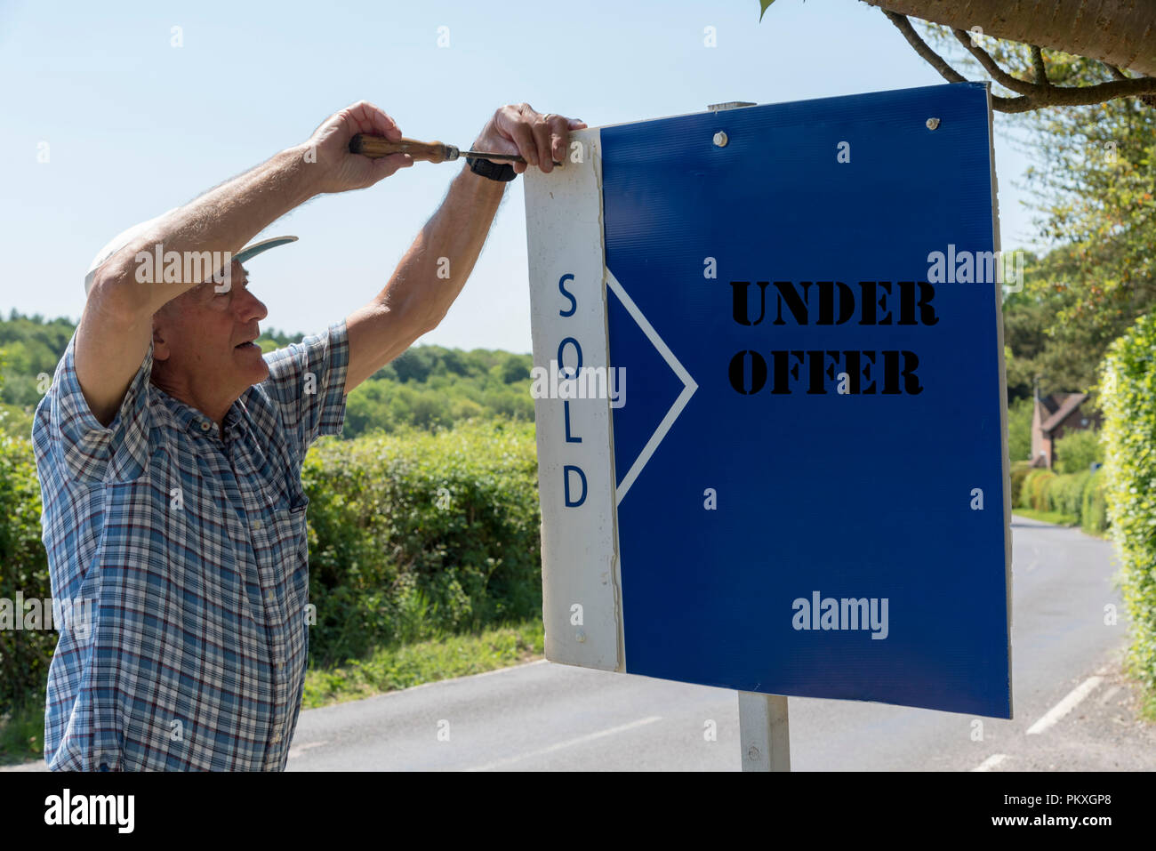 House for sale board hi-res stock photography and images - Alamy