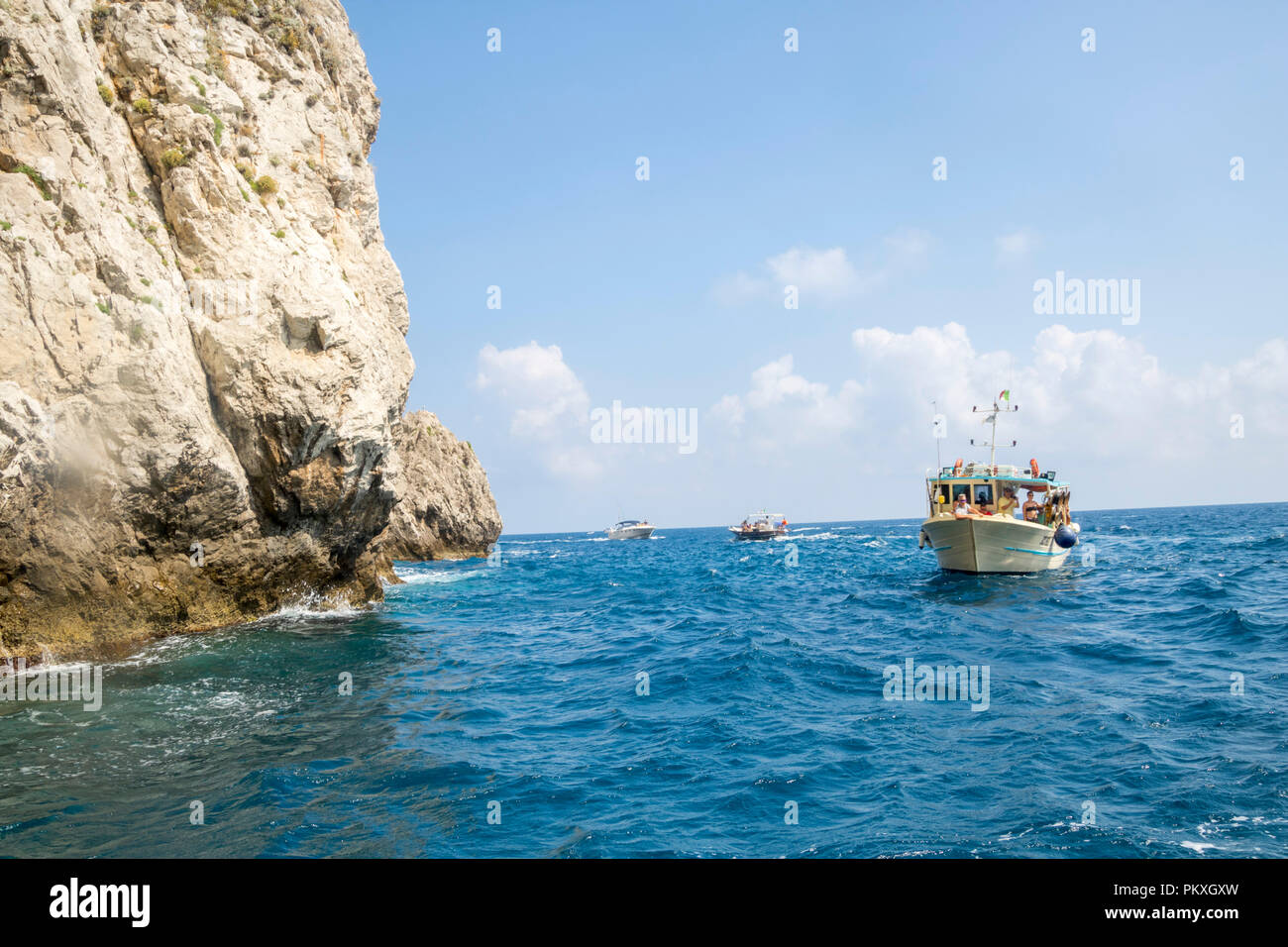 Rock formations caves sea capri hi-res stock photography and images - Alamy